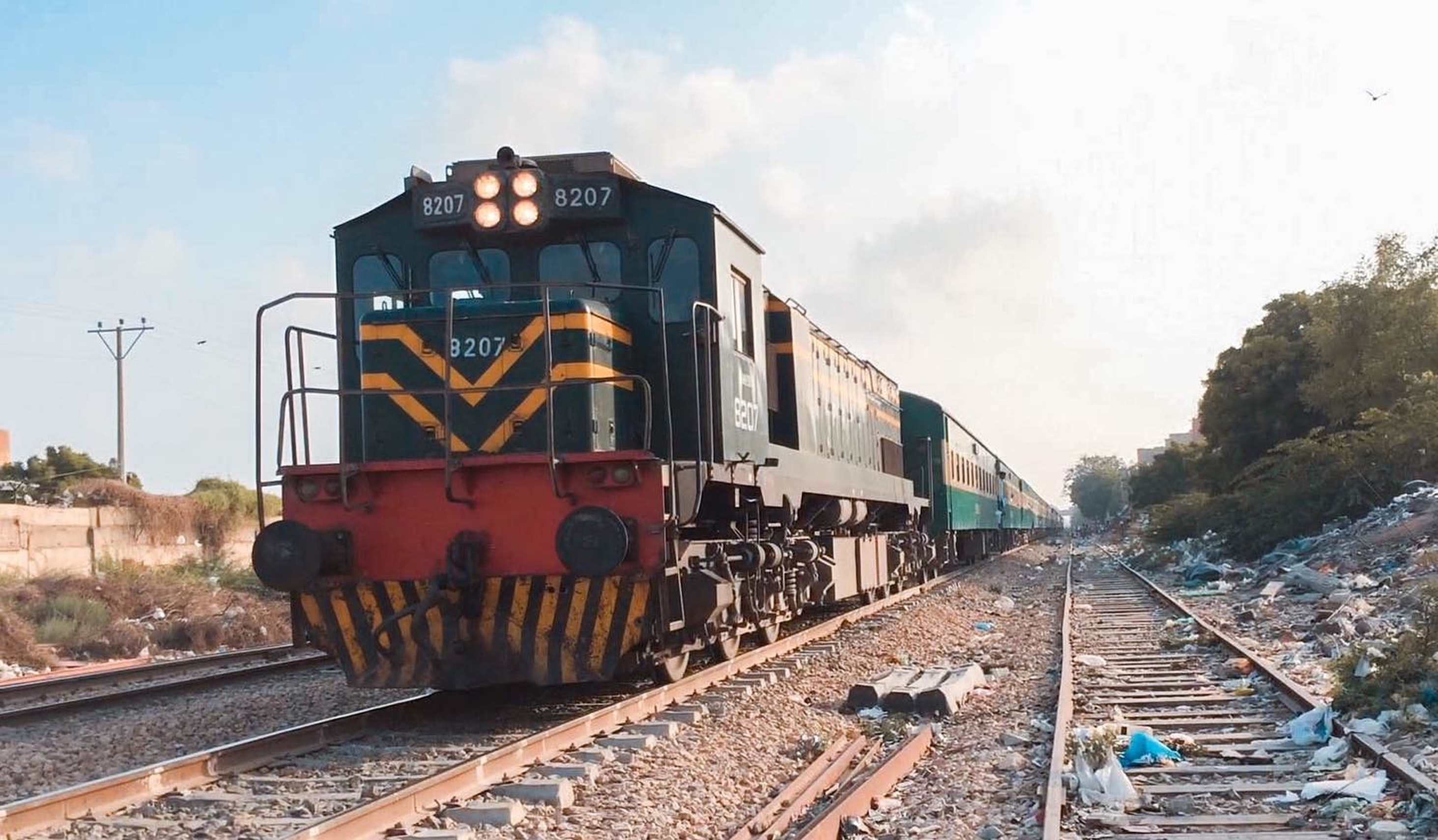 The lesson of the trains and the fly | johnbartels.com